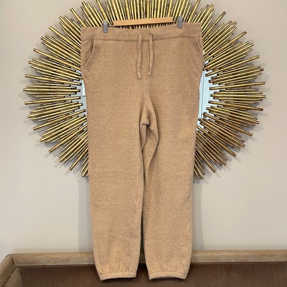 Barefoot Dreams | Pants & Jumpsuits | Barefoot Dreams Cream Fuzzy ...